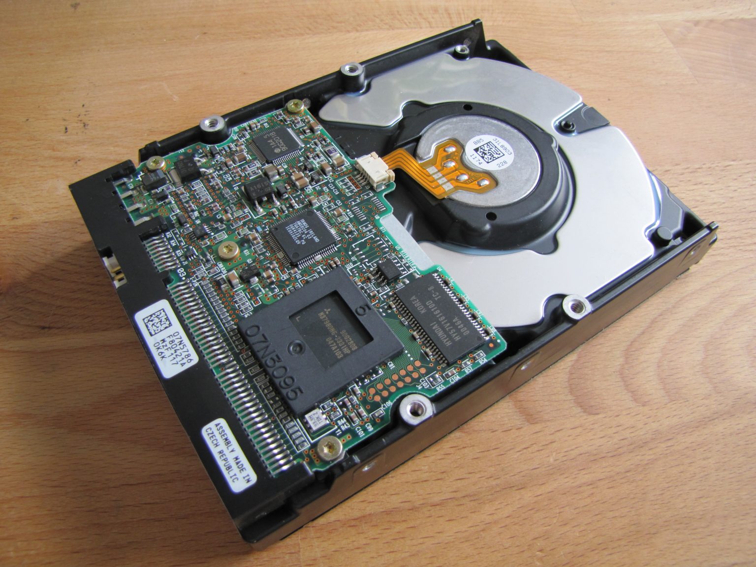 IBM Deskstar 75GXP DTLA-307075 76.8GB (2001) – BananaHDD