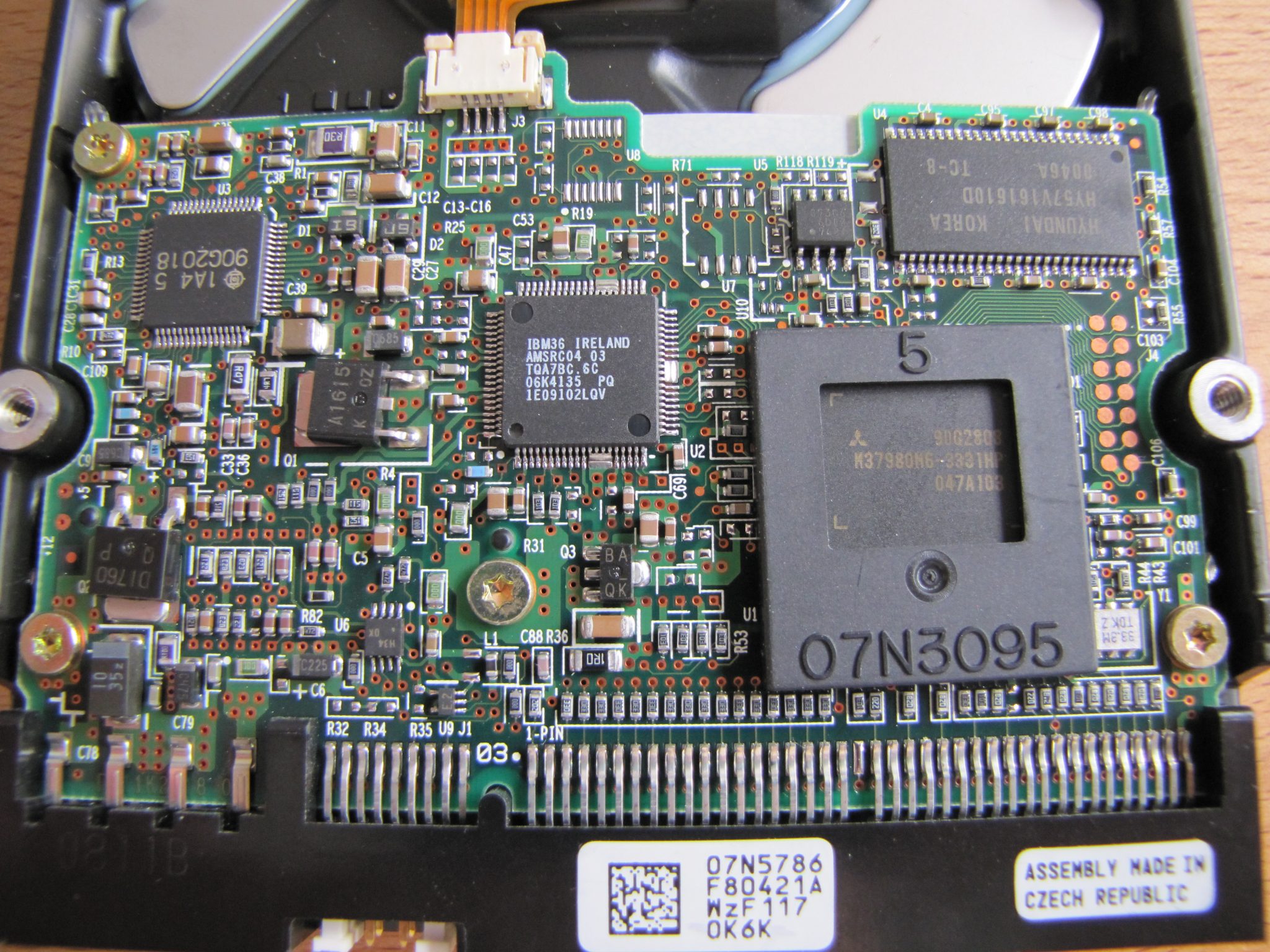 IBM Deskstar 75GXP DTLA-307075 76.8GB (2001) – BananaHDD